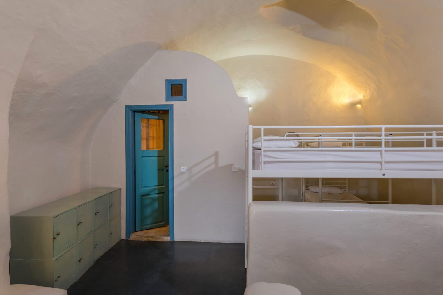 Caveland Santorini | Hostel | Accommodation | 6-bed dorm ensuite
